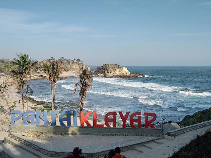 Pesona Pantai Klayar Di Pesisir Selatan Jawa Timur